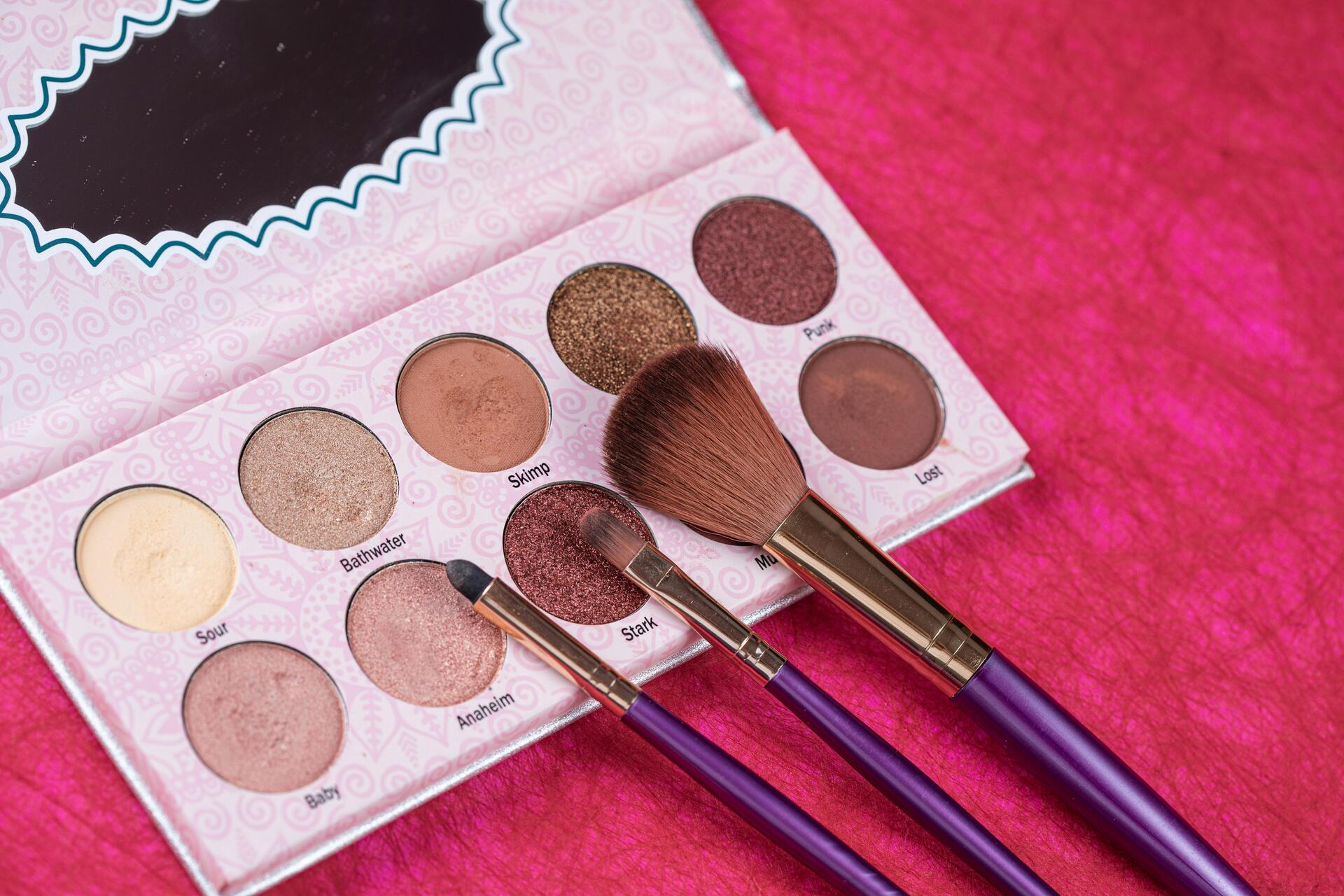 How to Pack Makeup for Relocation | USA Auto Transport